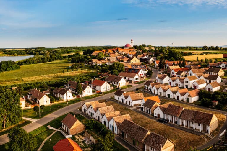 Hungarian Culture and Traditions 2025: History, Food, Lifestyle